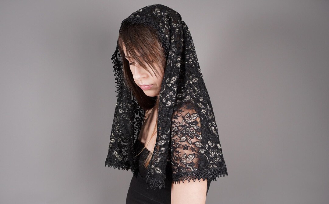 Elegant Black Lace Mantilla, D-shape Chapel Veil, With Guipure Trim and ...