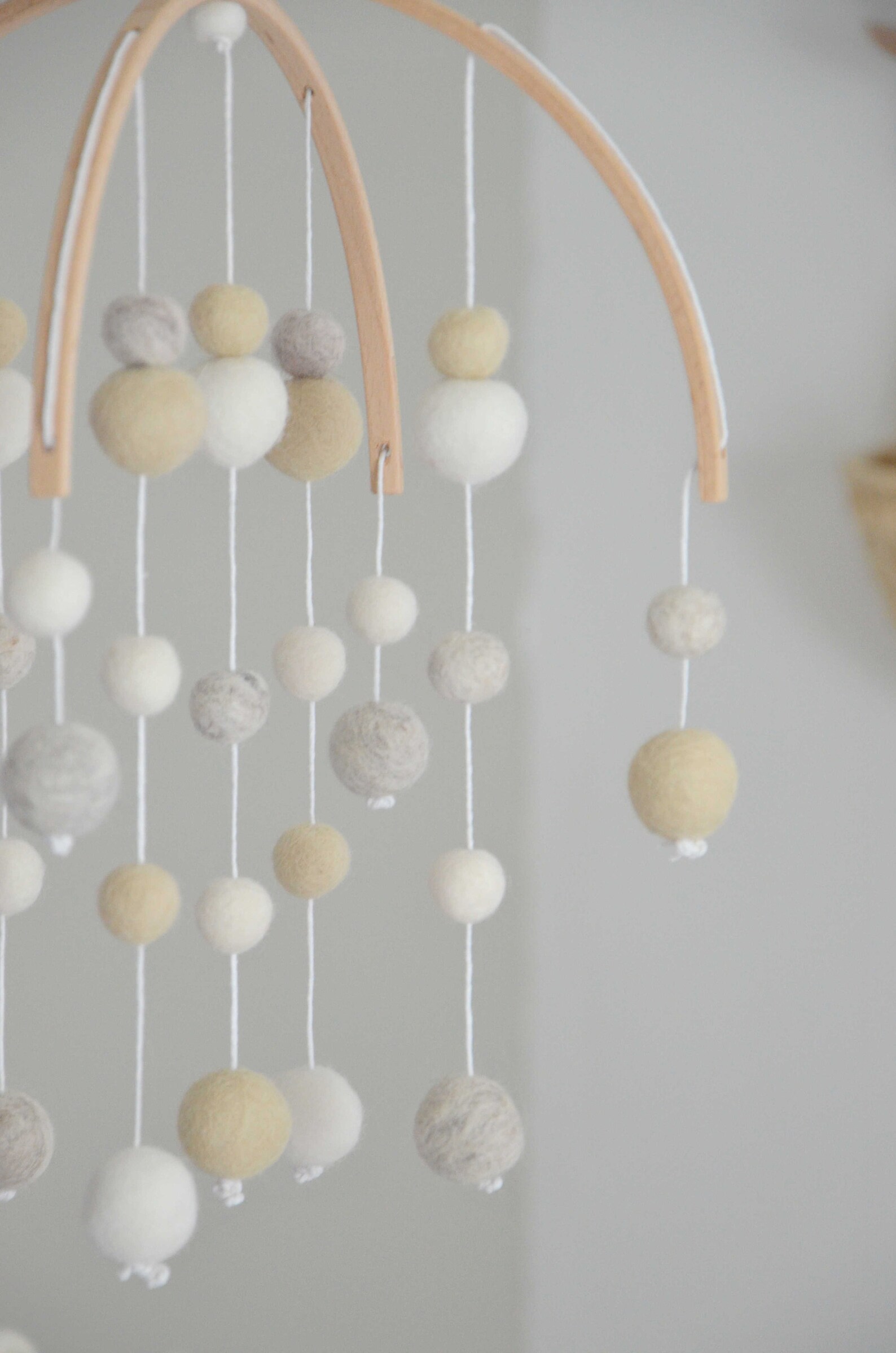 Mobile naturel blanc et beige en boules de laine feutrée - Etsy France