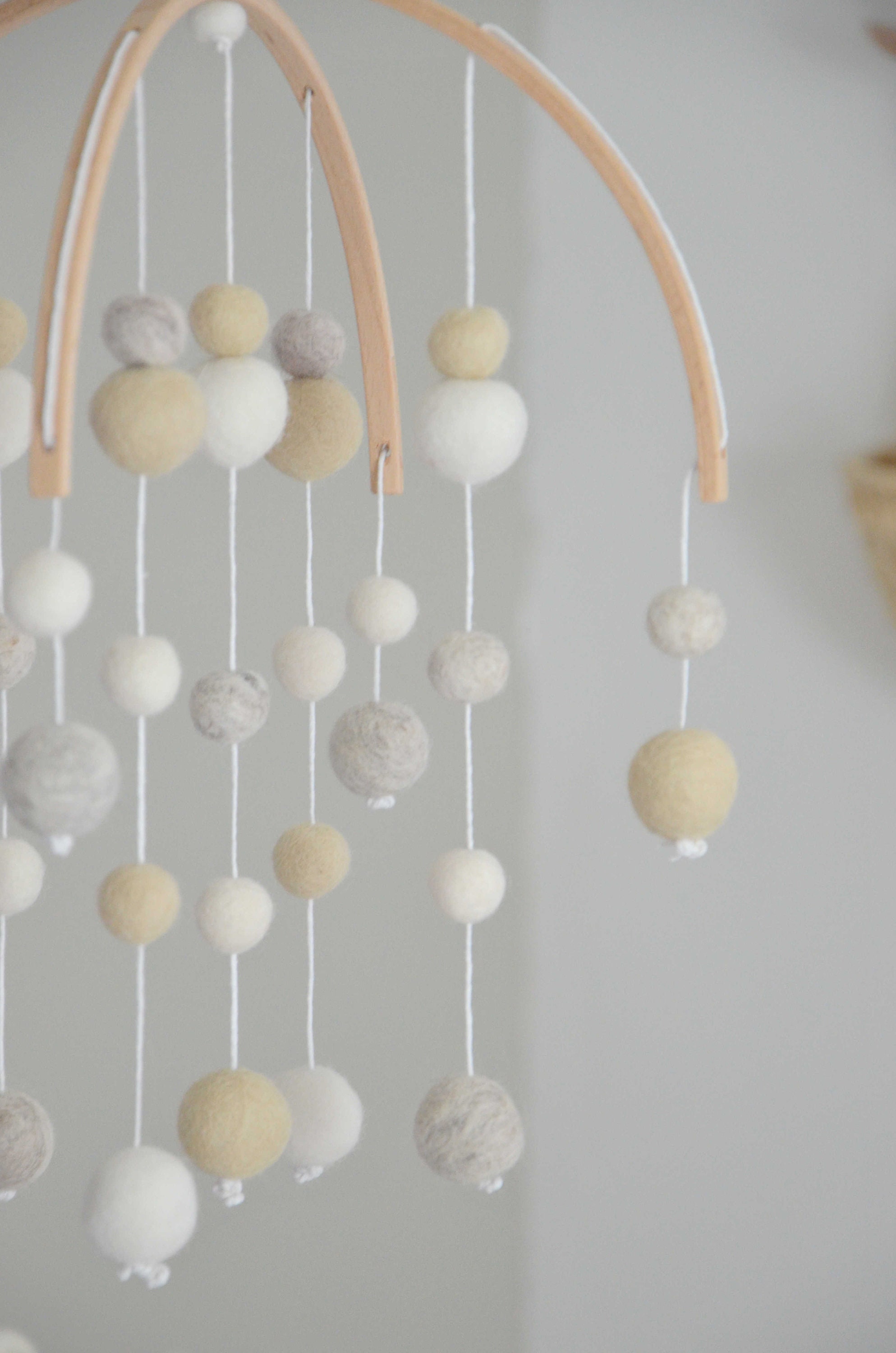Mobile naturel blanc et beige en boules de laine feutrée - Etsy France