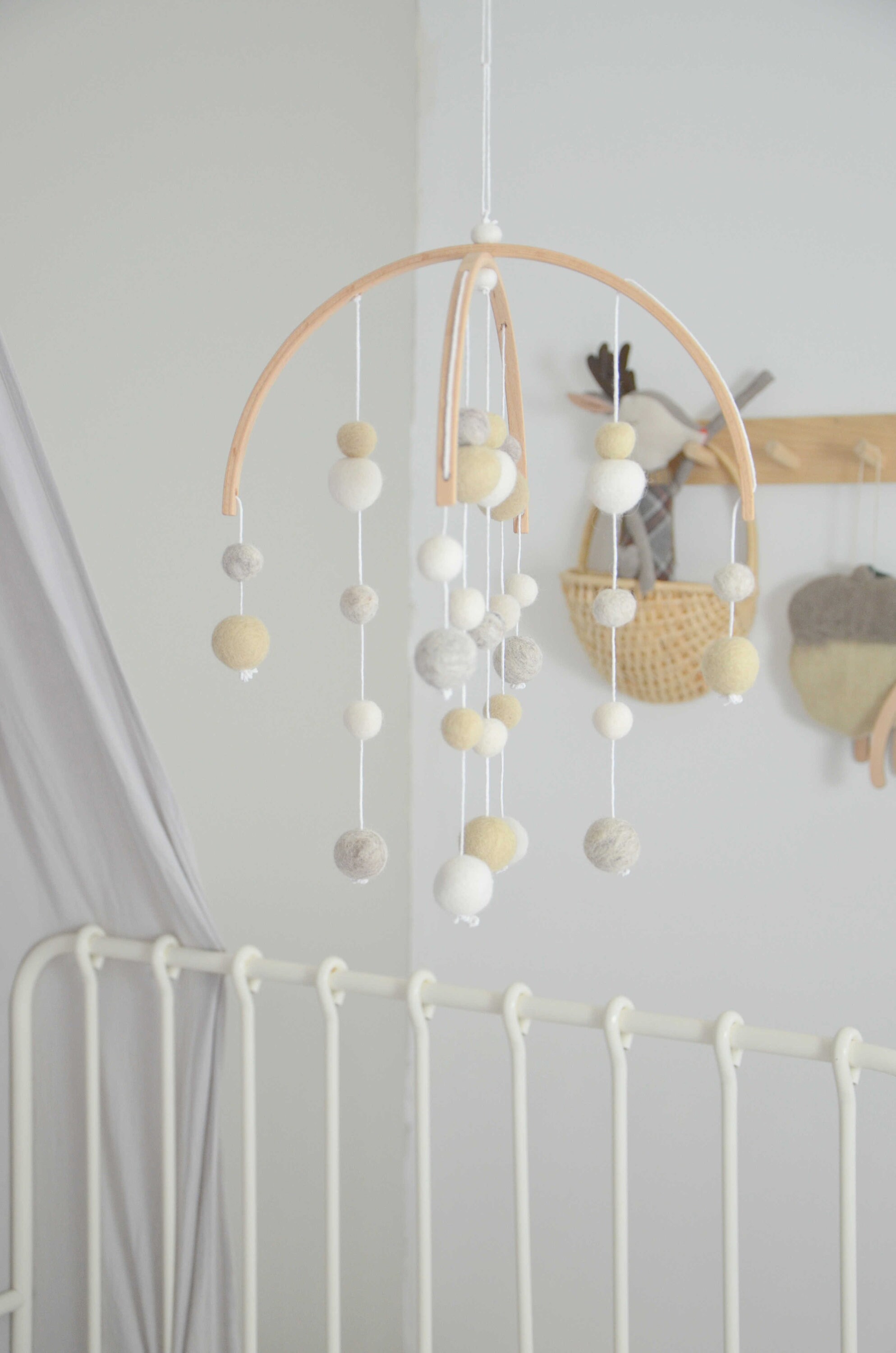 Mobile naturel blanc et beige en boules de laine feutrée - Etsy France
