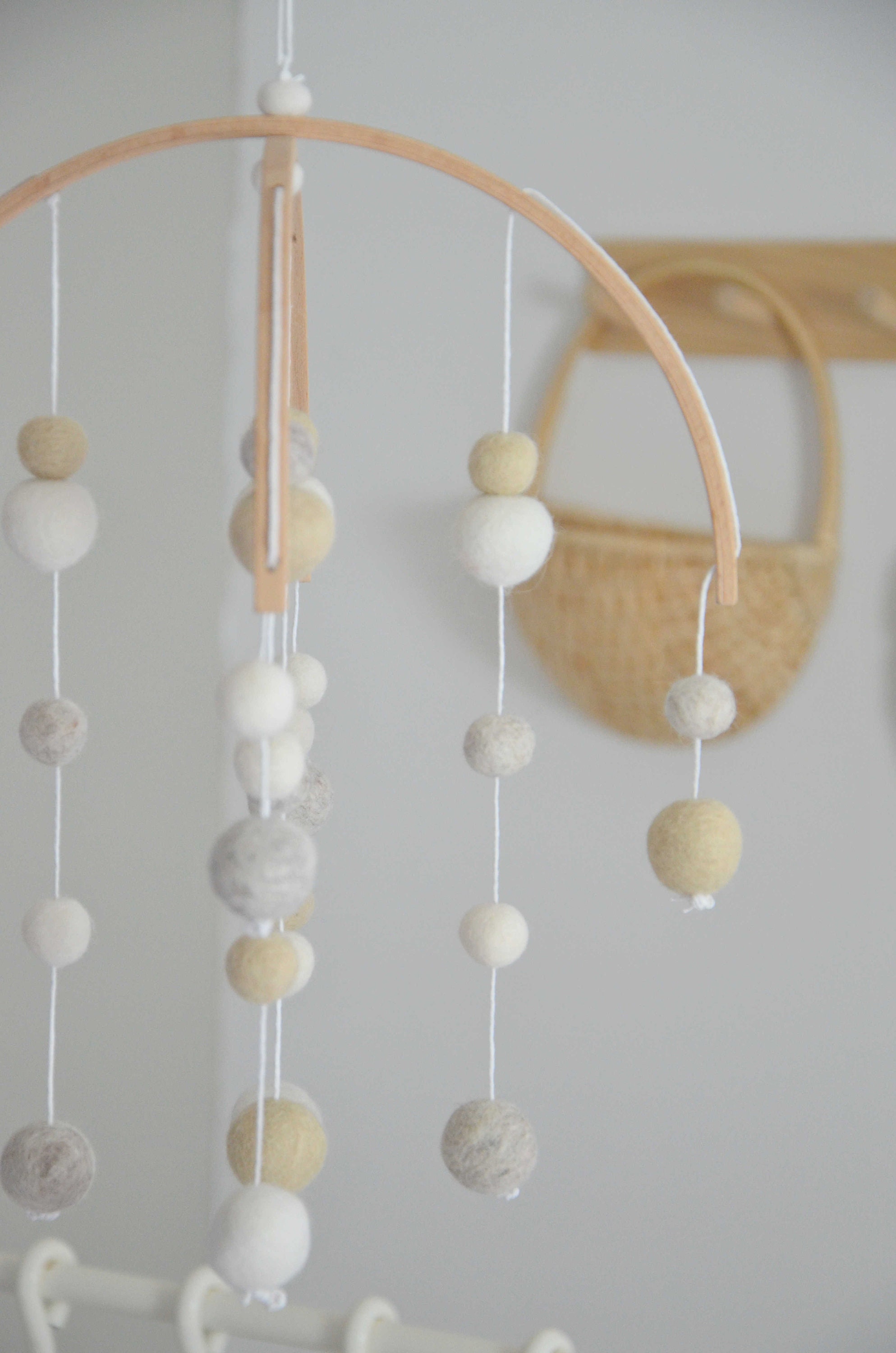 Mobile naturel blanc et beige en boules de laine feutrée - Etsy France