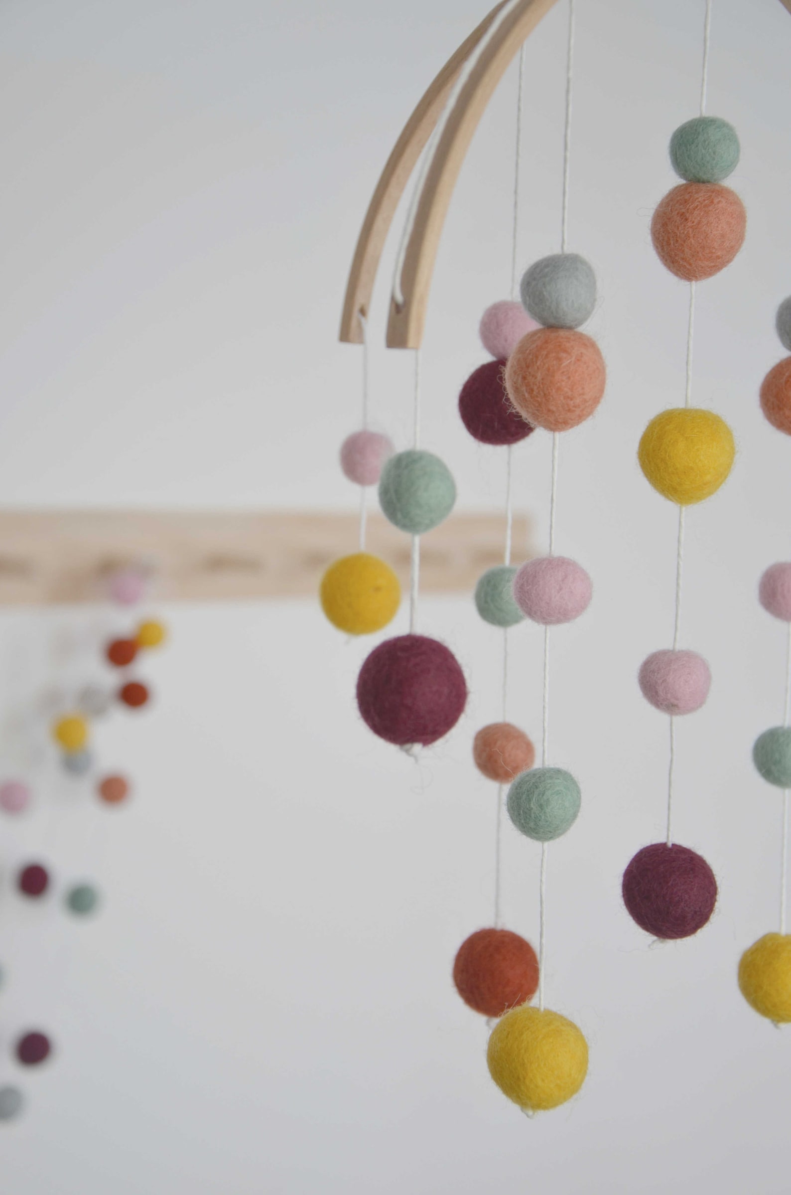 Mobile boules de laine blush violet rose jaune d'oeuf - Etsy France