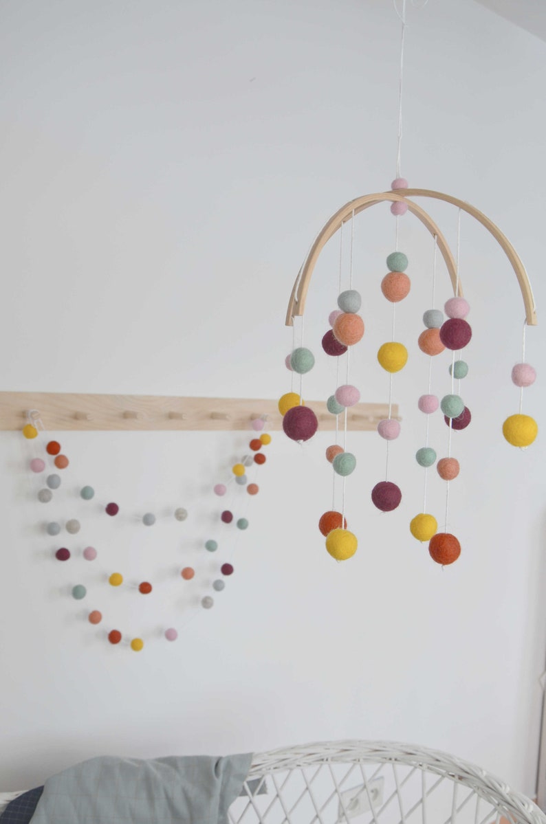 Mobile boules de laine blush violet rose jaune d'oeuf - Etsy France