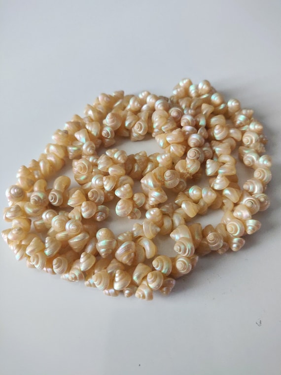 Vintage Art Deco Iridescent Trochus Shell Necklace ~ - Gem