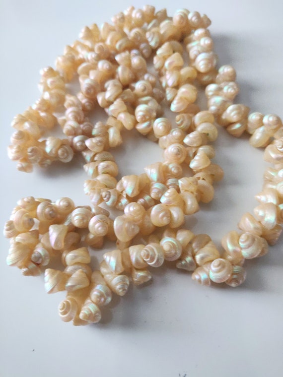 Vintage Art Deco Iridescent Trochus Shell Necklace ~ - Gem