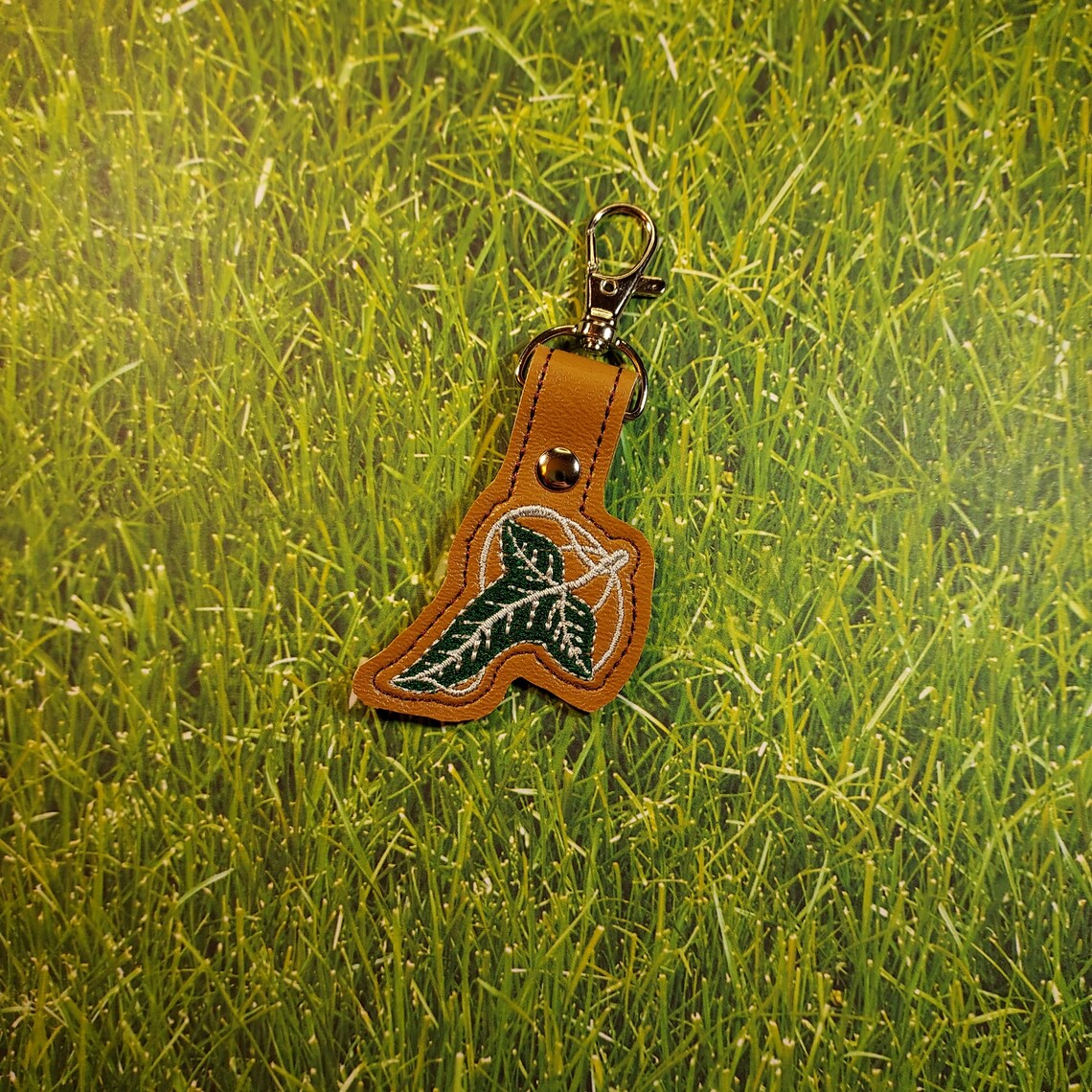 Middle Earth Key Fob // Keychain // Bag Tag // Tolkien Leaf - Etsy