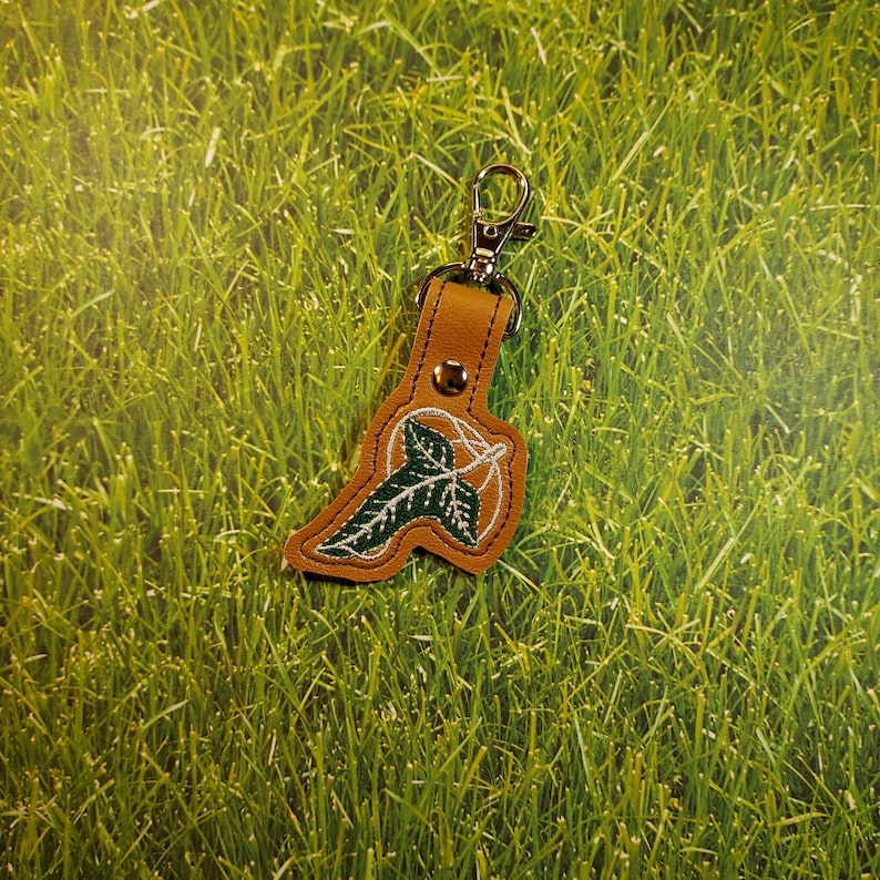 Middle Earth Key Fob // Keychain // Bag Tag // Tolkien Leaf - Etsy
