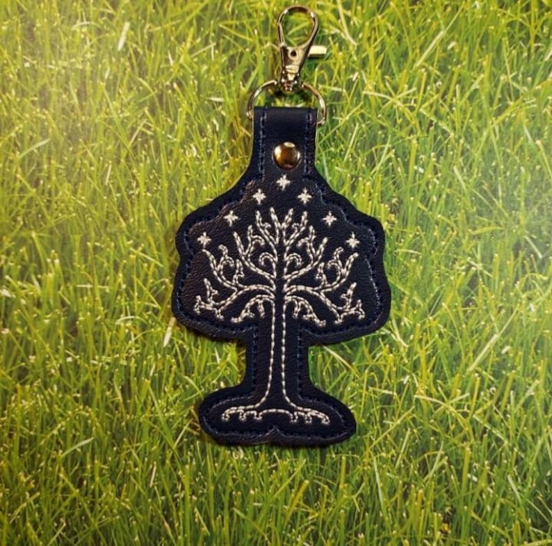 Middle Earth Key Fob // Keychain // Bag Tag // Tolkien Leaf - Etsy