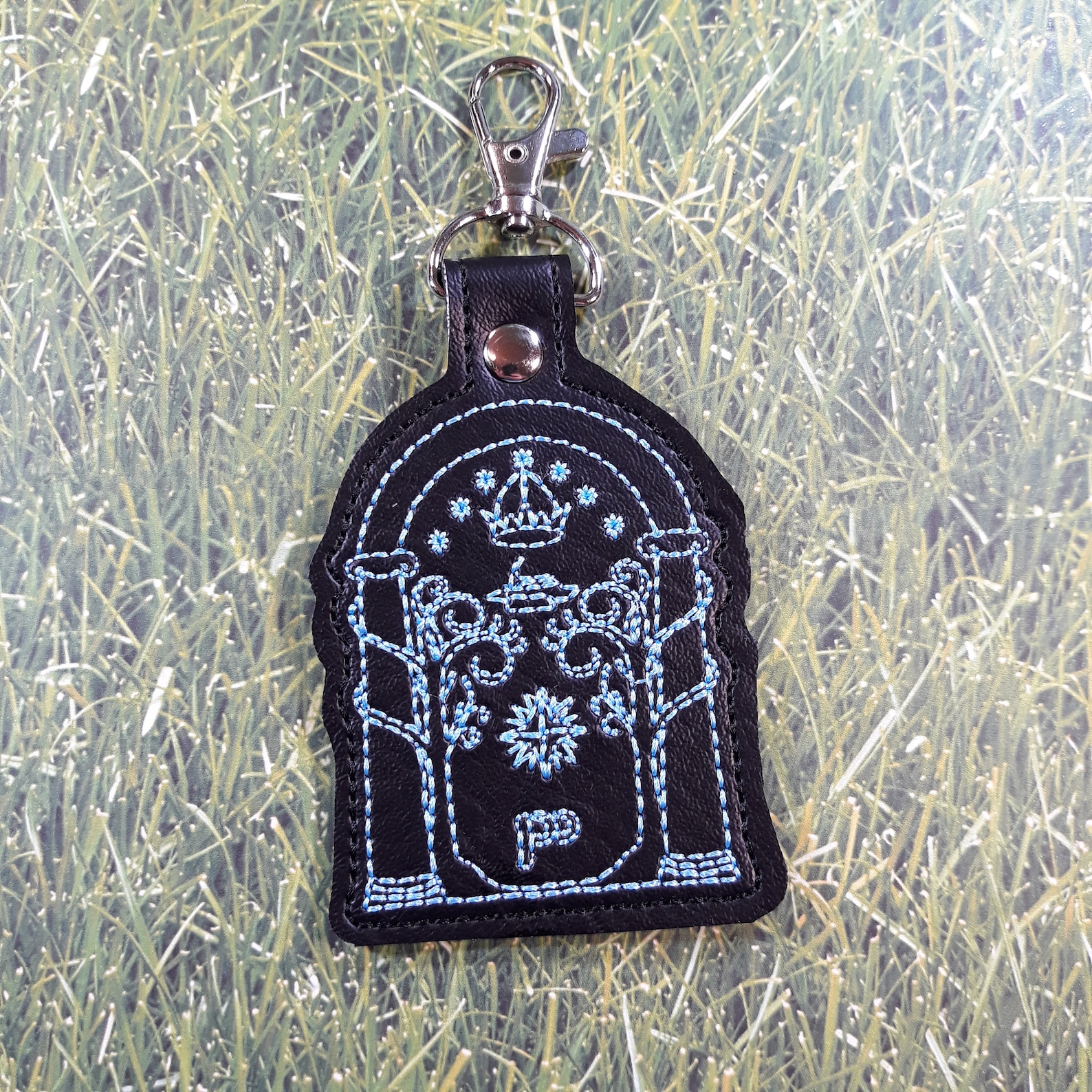 Middle Earth Key Fob // Keychain // Bag Tag // Tolkien Leaf - Etsy