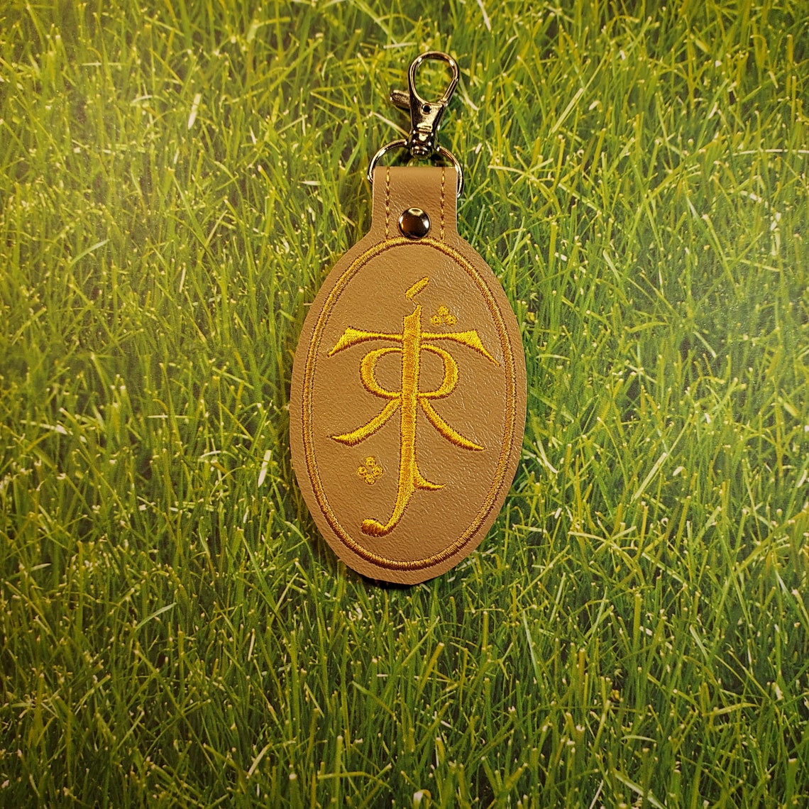 Middle Earth Key Fob // Keychain // Bag Tag // Tolkien Leaf - Etsy