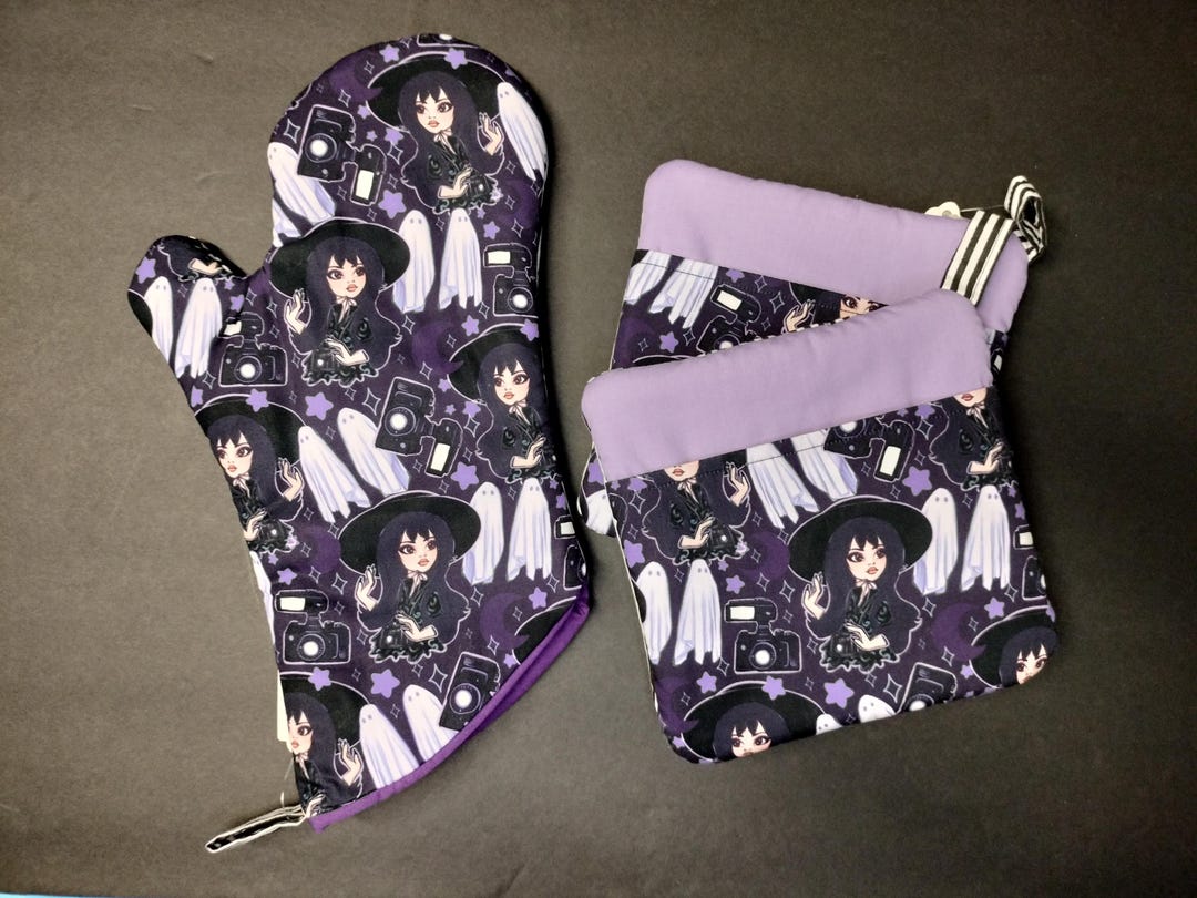 Spooky Girl Ghost House Oven Mitt or Pot Holder Set of 2; Sandworms ...