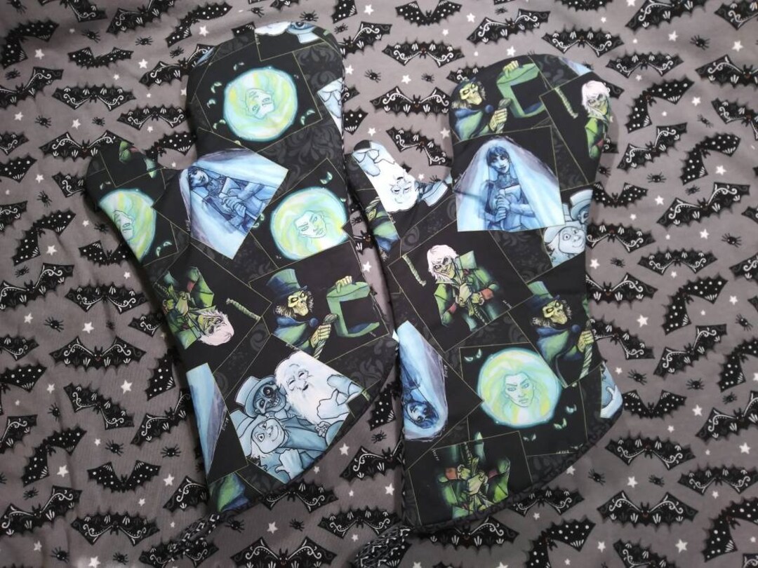 Haunted House Oven Mitt; Ghostly Spooky Horror Nerdy Gift Kitchen ...