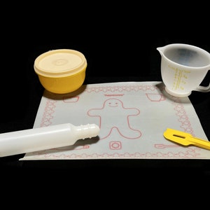 Vintage Children's Tupperware Play Set MINI Rolling Pin, Baking Mat ...