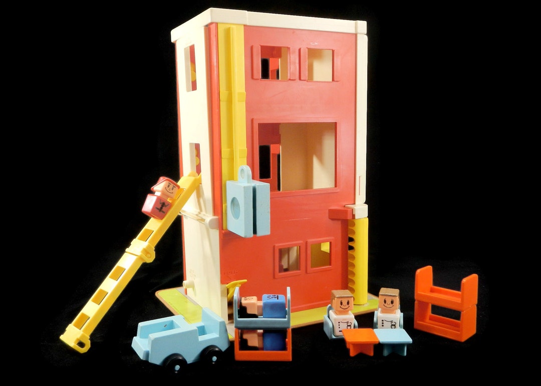 Vintage Playskool Fire Station Rescue Center #470- People, Squad Car ...