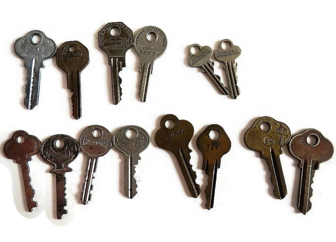 Vintage Set of 14 Assorted Flat Keys - Brass & Silver Tone, 1.5"-2 ...
