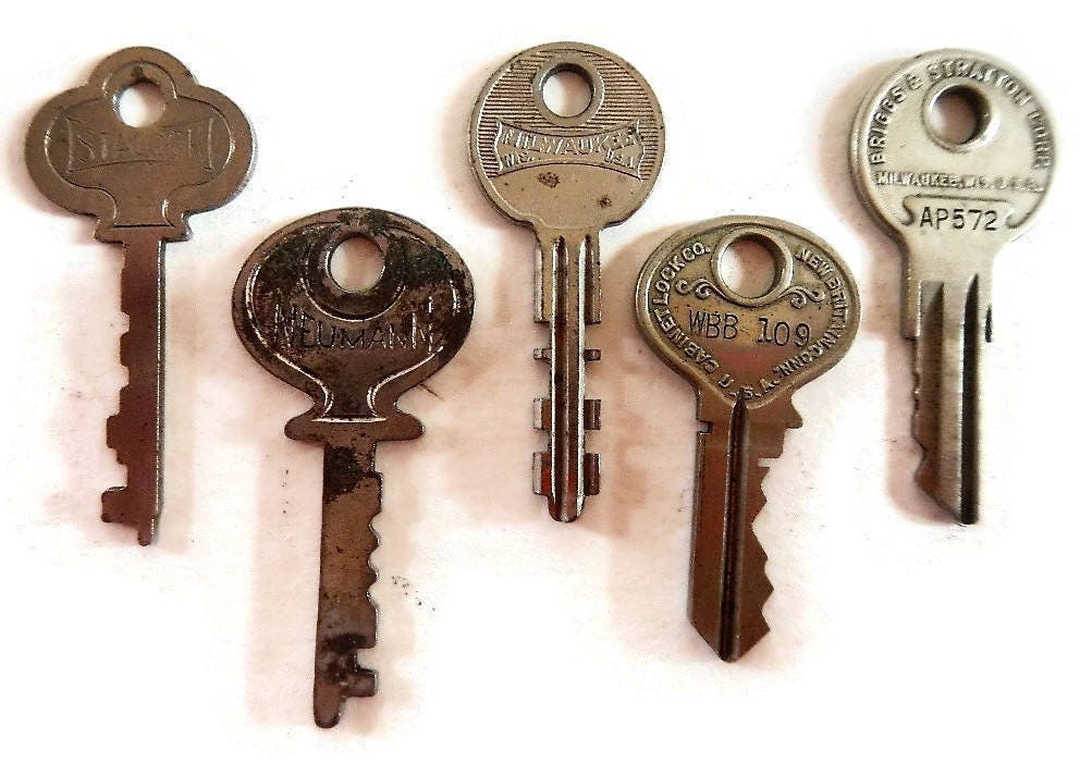 Vintage Set of 14 Assorted Flat Keys brass & silver tone | Etsy