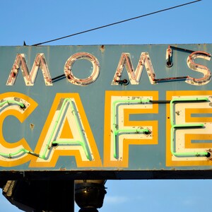 Mom's Cafe Vintage Neon Sign Print: Retro Roadside Decor - Etsy