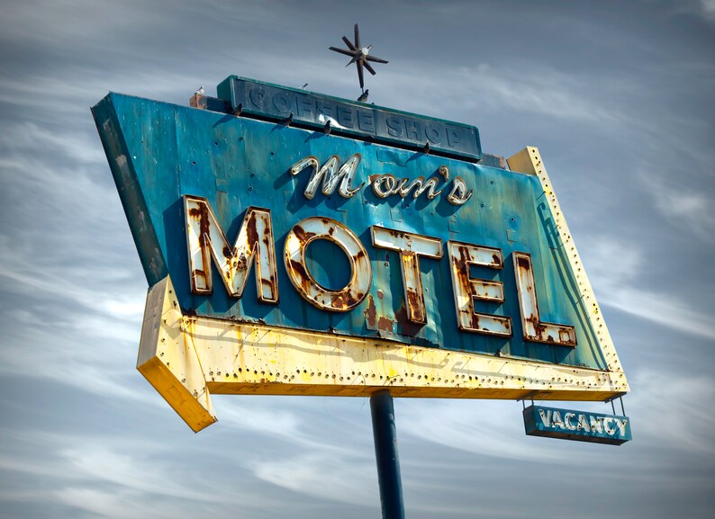 Moms Motel Retro Roadside Motel Vintage Neon Advertising Sign ...