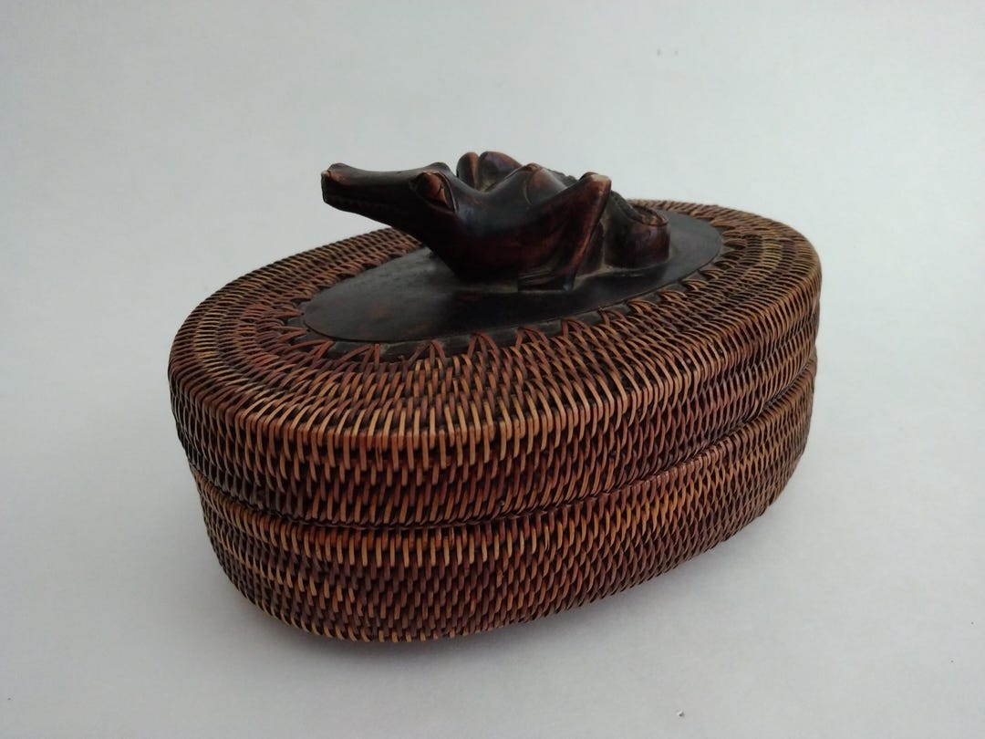 Vintage Handmade Woven Rattan Box With Wood Carved Alligator/crocodile ...