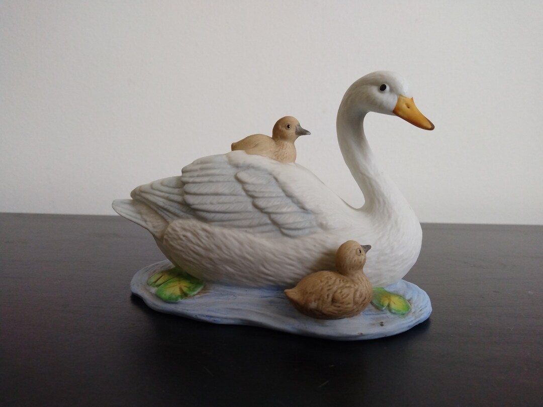 1980s Homco Porcelain Swan With Two Babies Figurine 1467 Mama Swan and ...