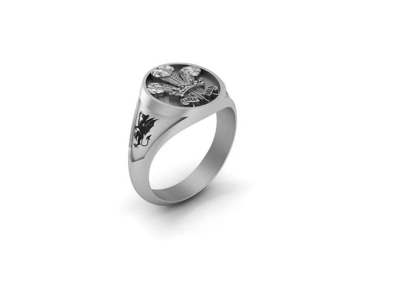 Royal Welsh Feathers Ring - Etsy