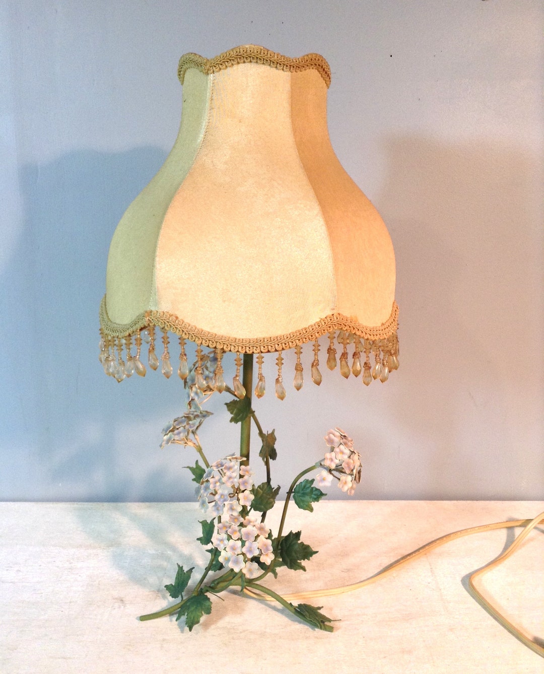 Vintage Blue Hydrangeas Flower Table Lamp With Shade, Vintage Tole ...