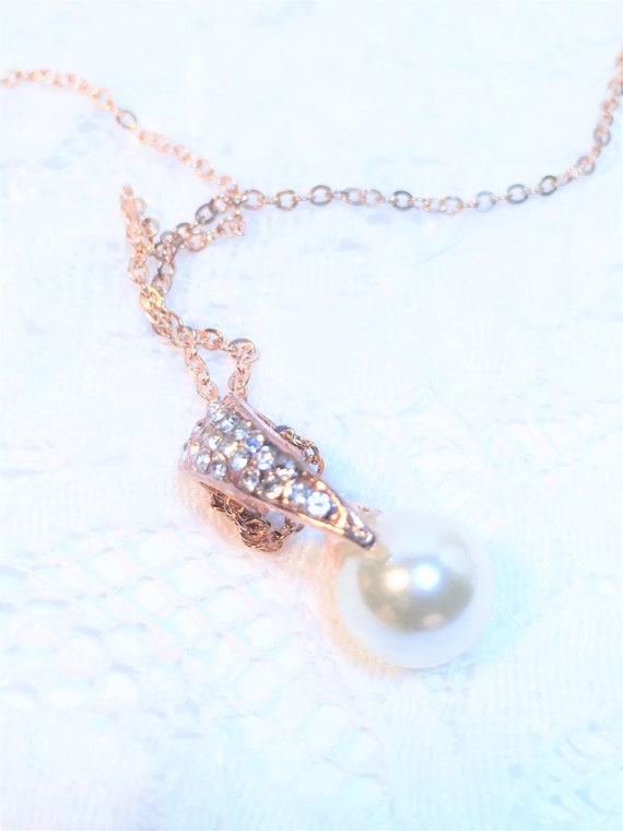 Single Pearl Necklace with Rhinestone Accents, Pendan… - Gem
