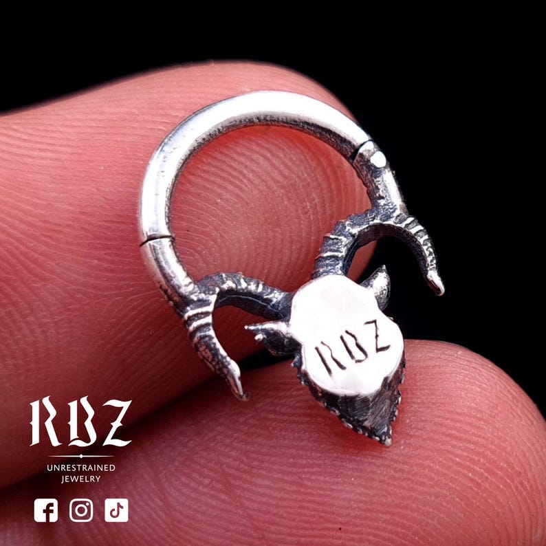 Goth Horned Demon Septum Ring, Devil Clicker, Goat Seamless Piercing ...