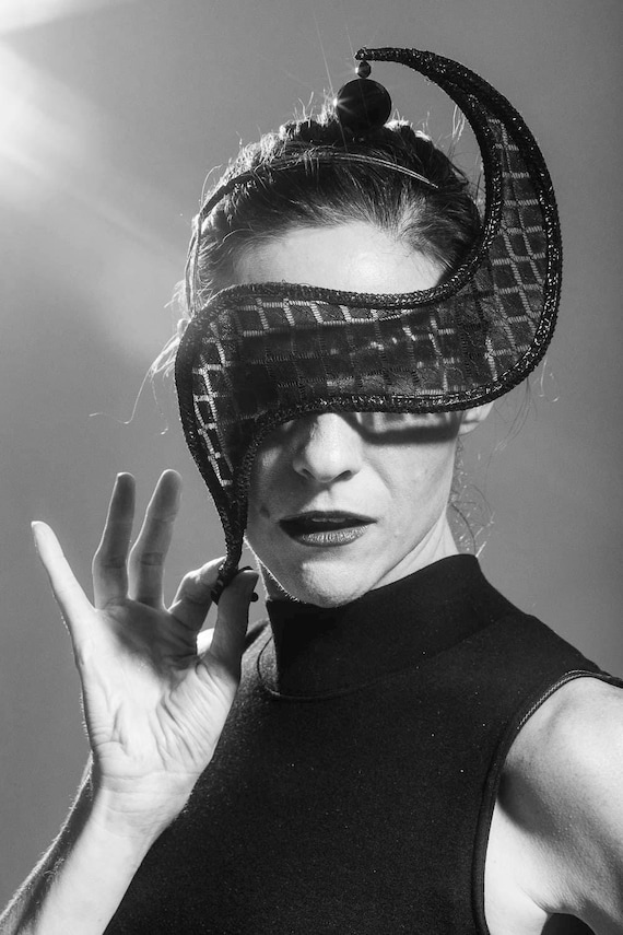 Avant Garde Masks Designart "Elgant Mask In Gold And Black" Woman