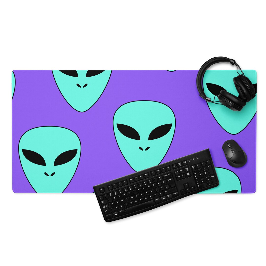 Retro Alien Gaming Mouse Pad Retro Mouse Pad, Gaming Mouse Pad, Alien ...