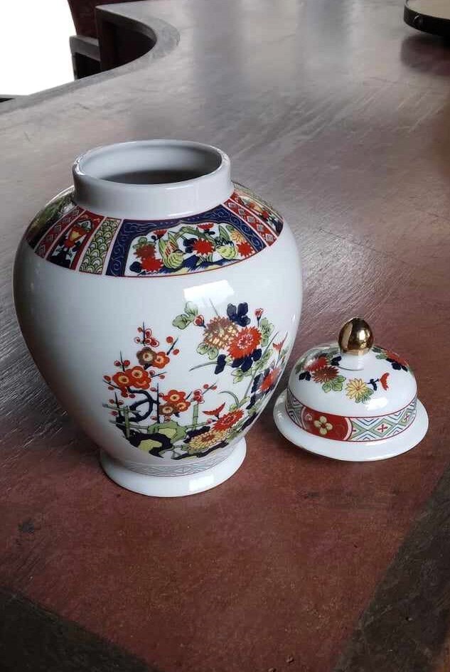 Porcelain Japanese Ginger Vase/jar Intricate, Bold Floral Motifs Gold ...