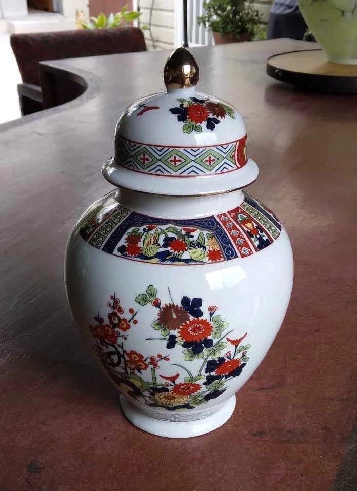 Porcelain Japanese Ginger Vase/jar Intricate, Bold Floral Motifs Gold ...