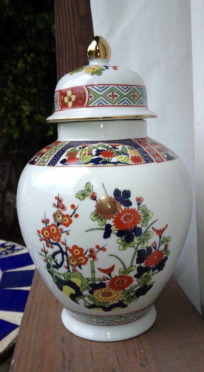 Porcelain Japanese Ginger Vase/jar Intricate, Bold Floral Motifs Gold ...