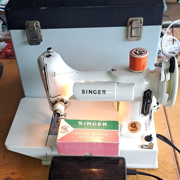 Singer Featherweight 221 Sewing Machine - Etsy