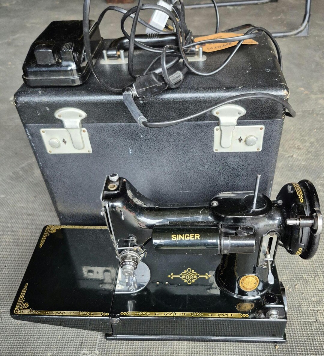 Singer 221K Featherweight Sewing Machine 1952 - Serial.no. EH372688 - Etsy