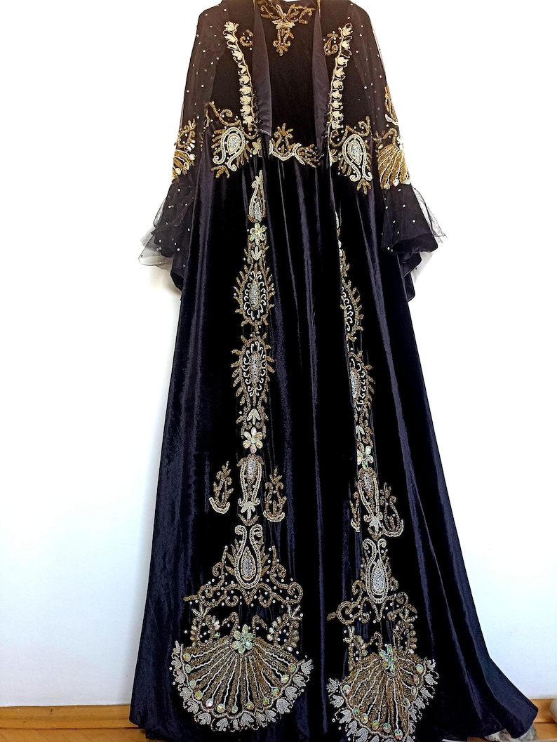 Schwarz & Gold Renaissance Samt besticktes Mittelalterkleid, Krone 12 ...