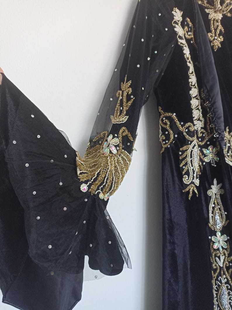 Schwarz & Gold Renaissance Samt besticktes Mittelalterkleid, Krone 12 ...