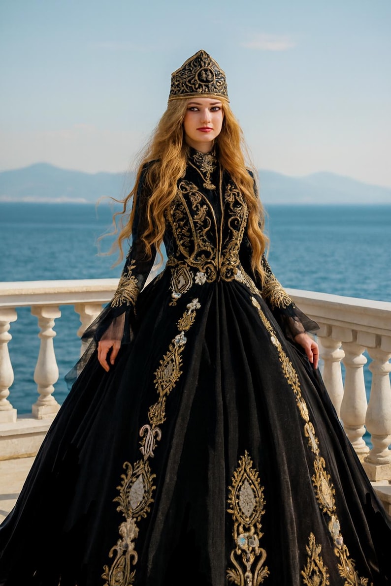 Schwarz & Gold Renaissance Samt besticktes Mittelalterkleid, Krone 12 ...