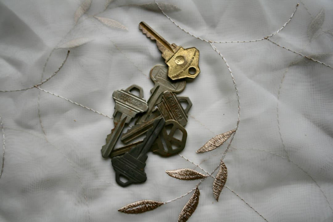Old Keys, Used Vintage House Metal Keys, Set of 6, - Etsy