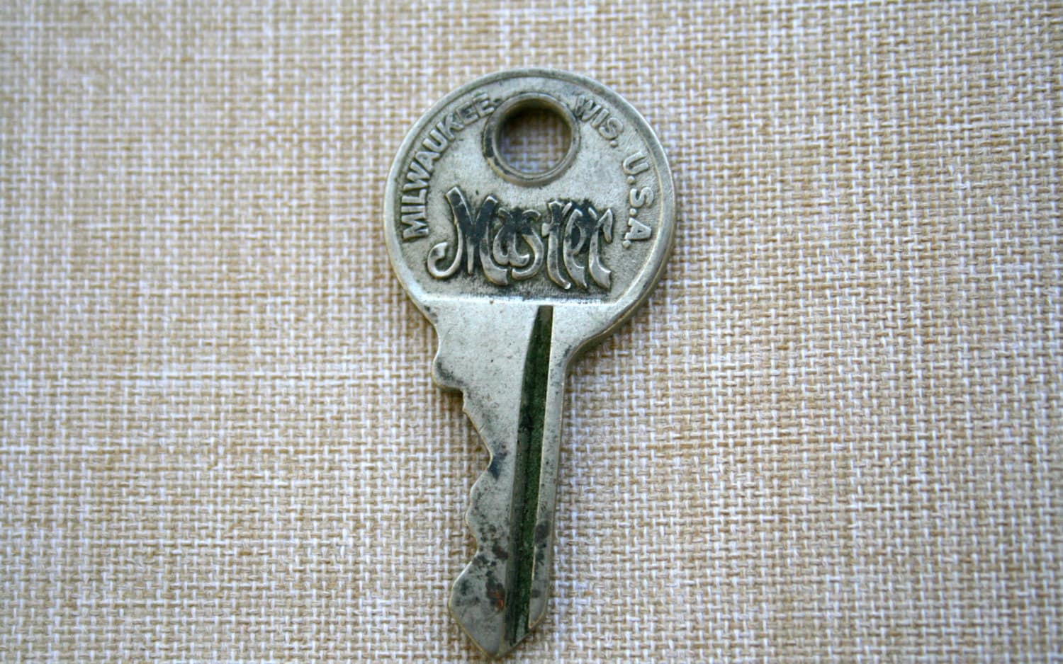 Old Master Lock Ornate Embossed Brass Keys, Art Supplies - Etsy Sweden