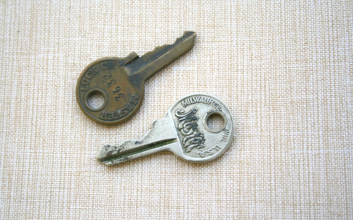 Old Master Lock Ornate Embossed Brass Keys, Art Supplies - Etsy Sweden