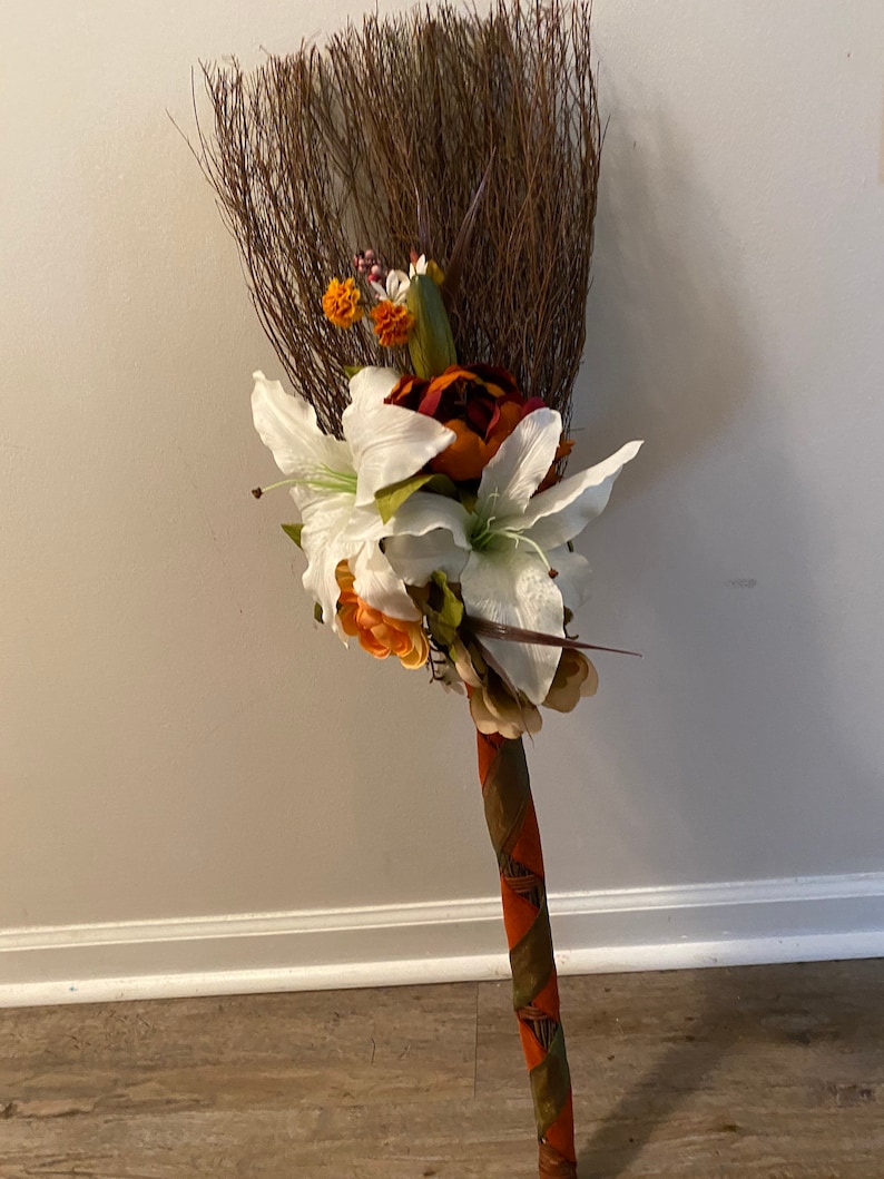 Lily of the Valley Wedding Jumping Broom - Etsy