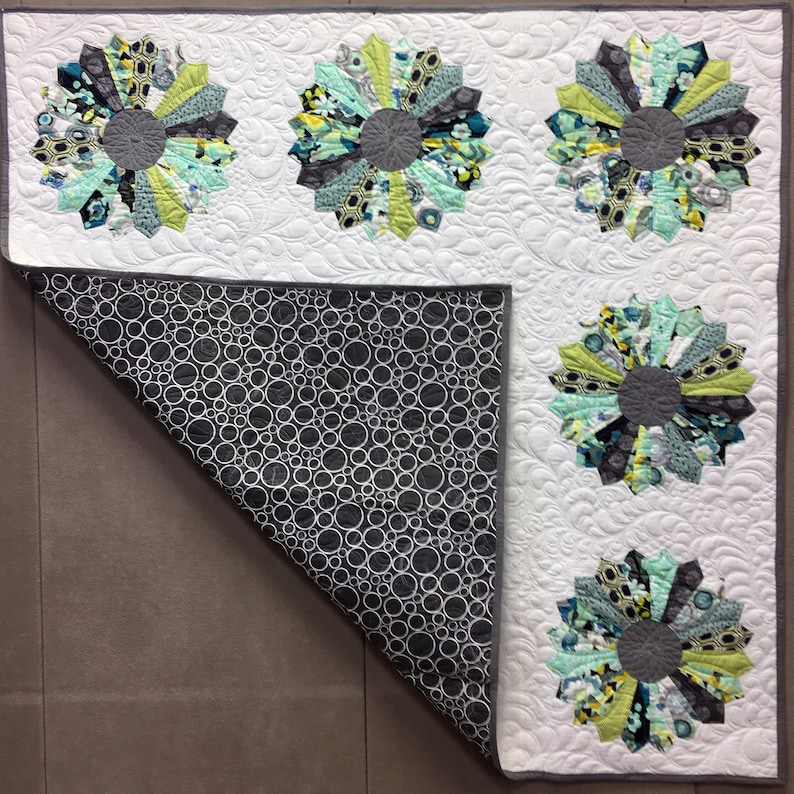 Modern Dresden Plate Quilt - Etsy