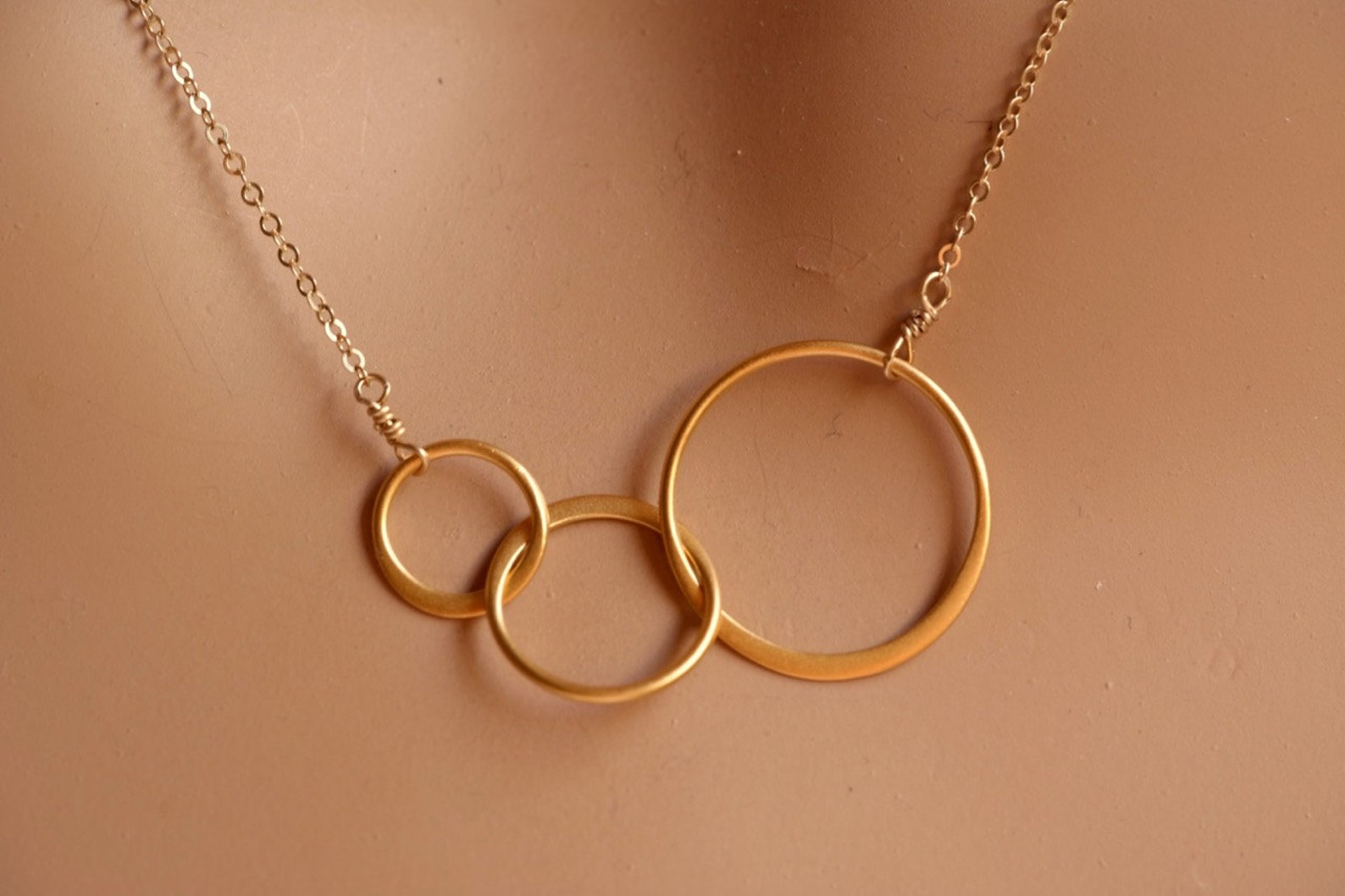 Triple Circle Link Necklace Interlocking three rings Wire | Etsy