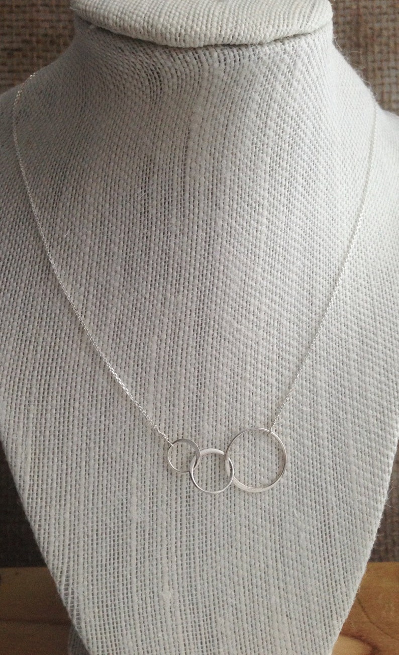 Triple Circle Link Necklace Interlocking three rings Wire | Etsy