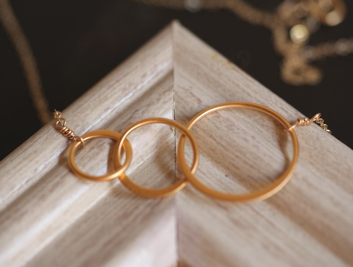 Triple Circle Link Necklace Interlocking three rings Wire | Etsy