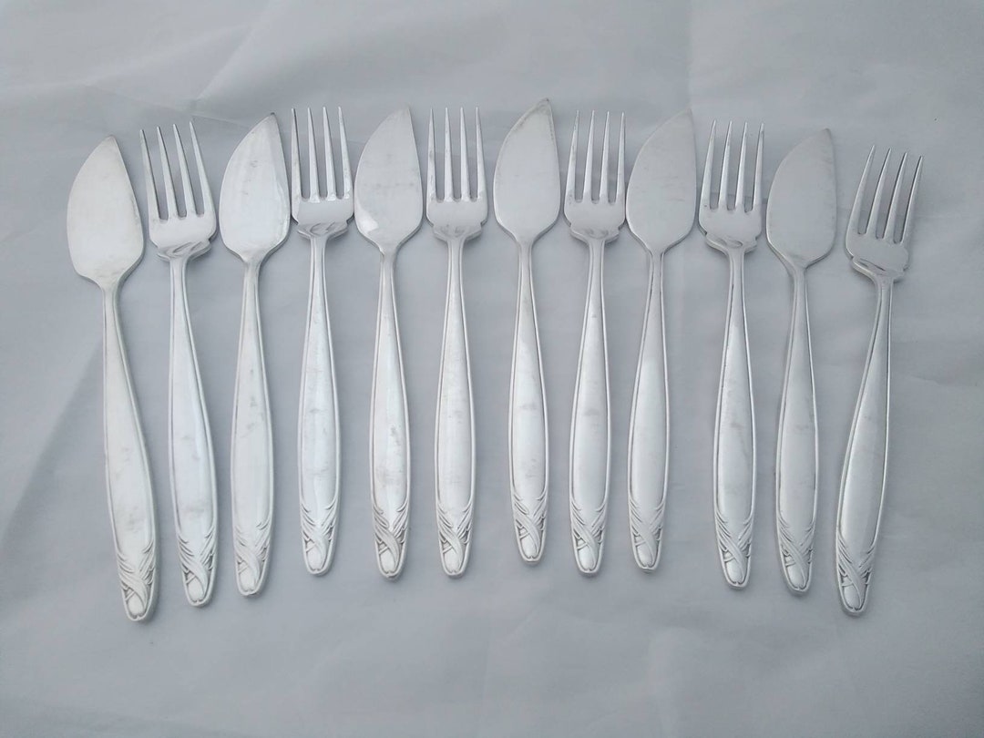 Elegant Set of 12 Silver Plated Fish Eaters - Fish Cutlery - Ashberry ...