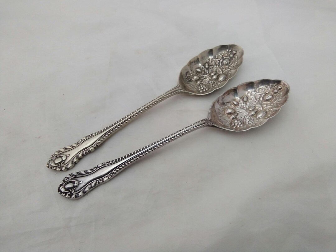 Antique Pair of Gadroon Pattern Large Silver Plated Berry Fruit Serving ...