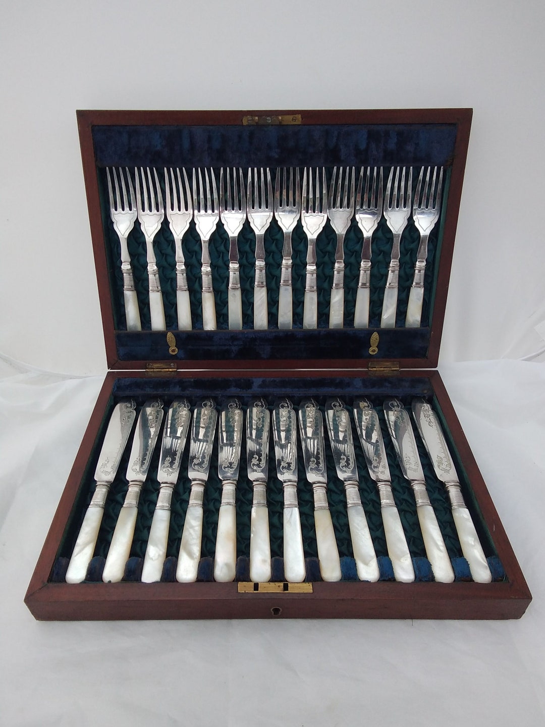 Heavy Cased Set of 24 Vintage EPNS Fish Eaters With Mother of Pearl ...