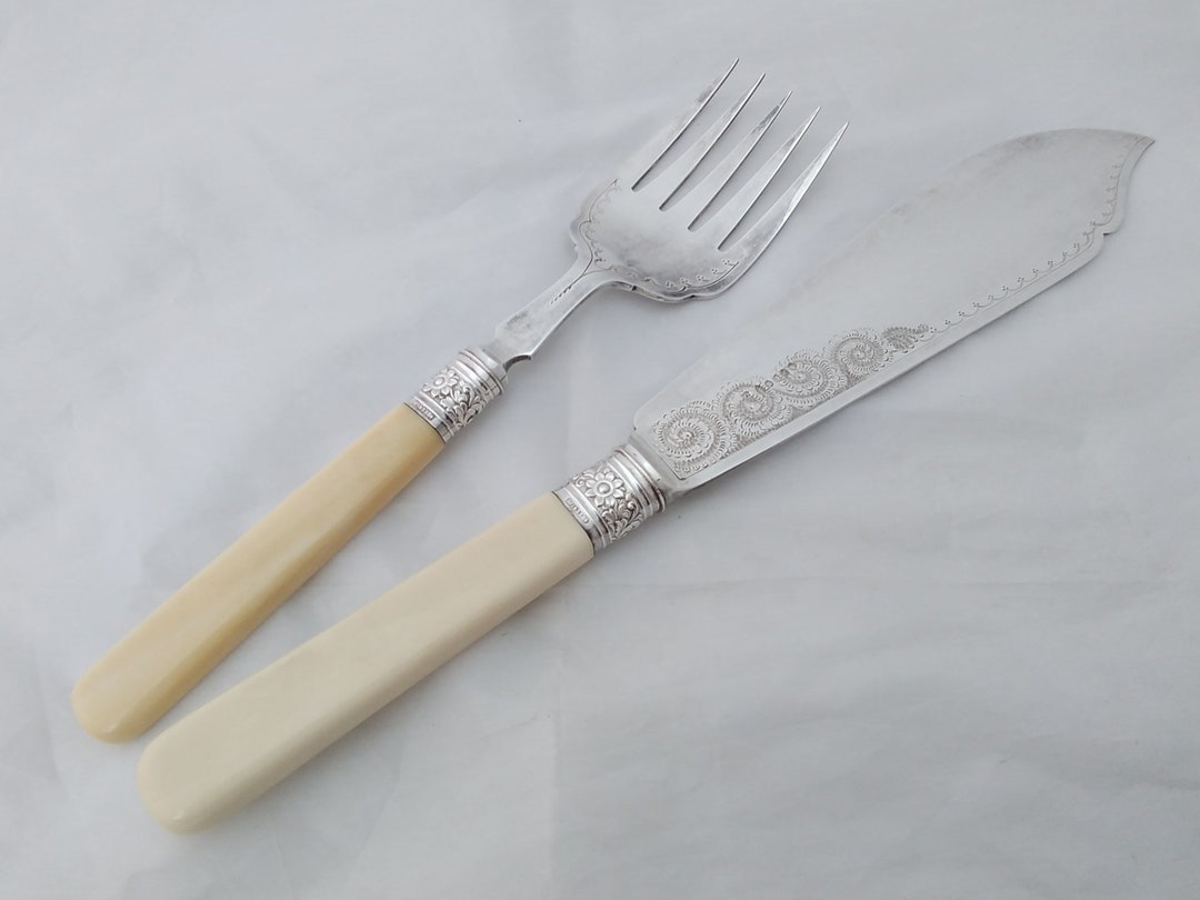 Decorative Antique Silver Plated Fish Servers - With Natural Handles ...